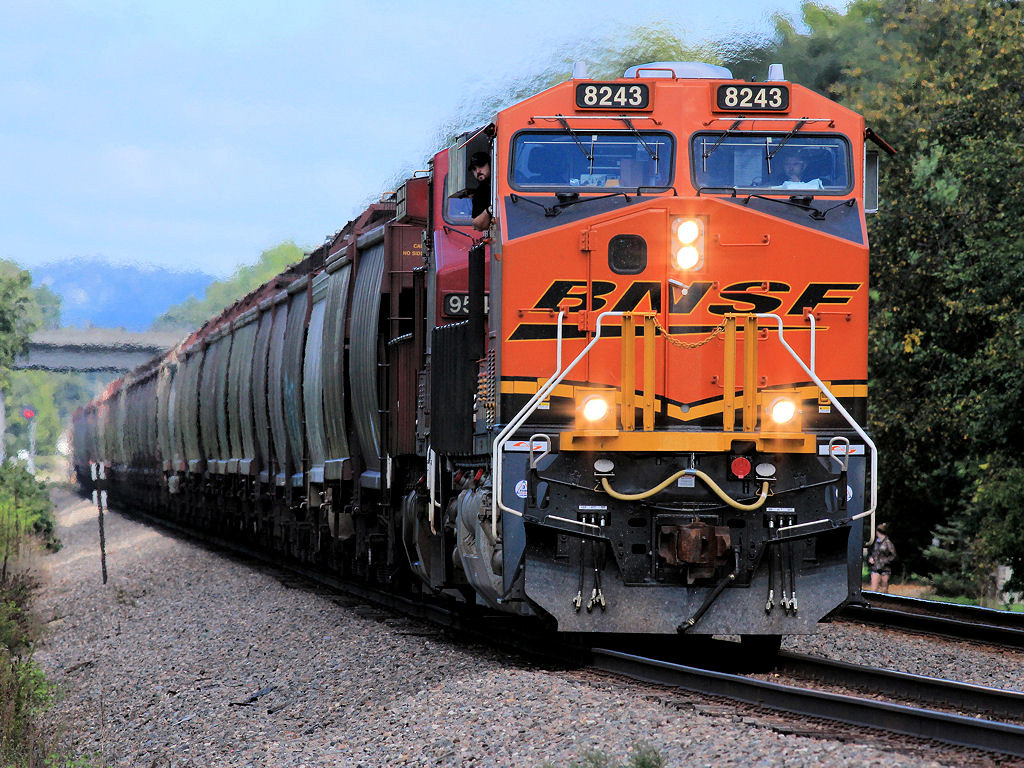 BNSF 8243